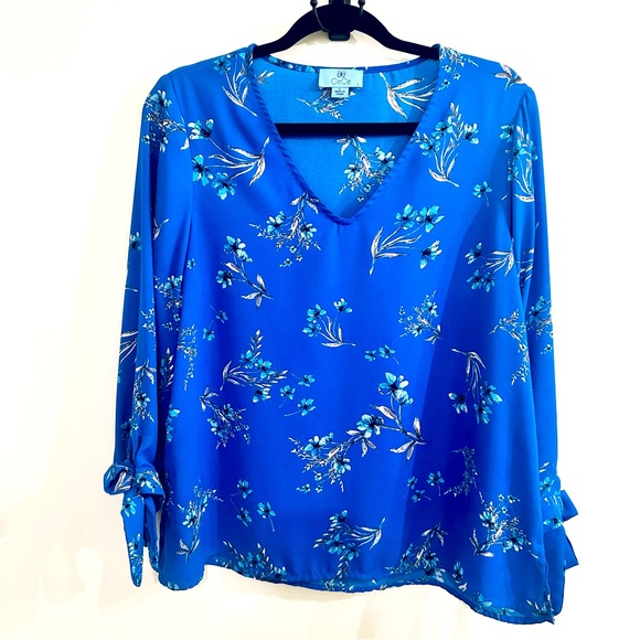 CeCe | Tops | Cece Blue Floral Blouse | Poshmark